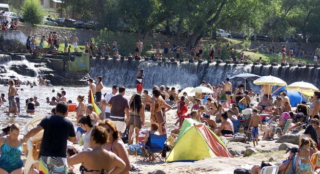 Se vive intensamente el Festival Nacional del Folklore en Cosquín