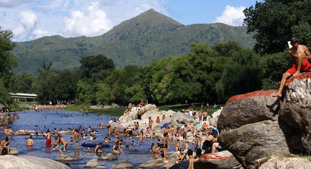 Se vive intensamente el Festival Nacional del Folklore en Cosquín